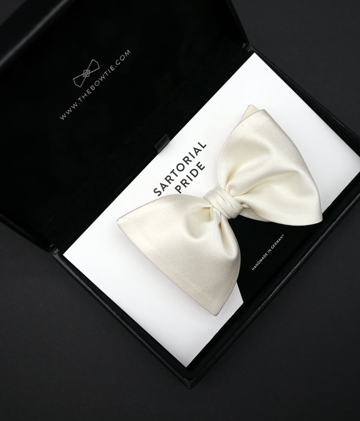 Exclusive White Bow Tie - 100% Silk - CDG10